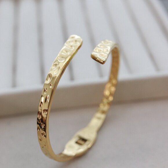 Jewelry | 17cm Hammered Bypass Style Bangle Gold Plated Stainless Steel ...